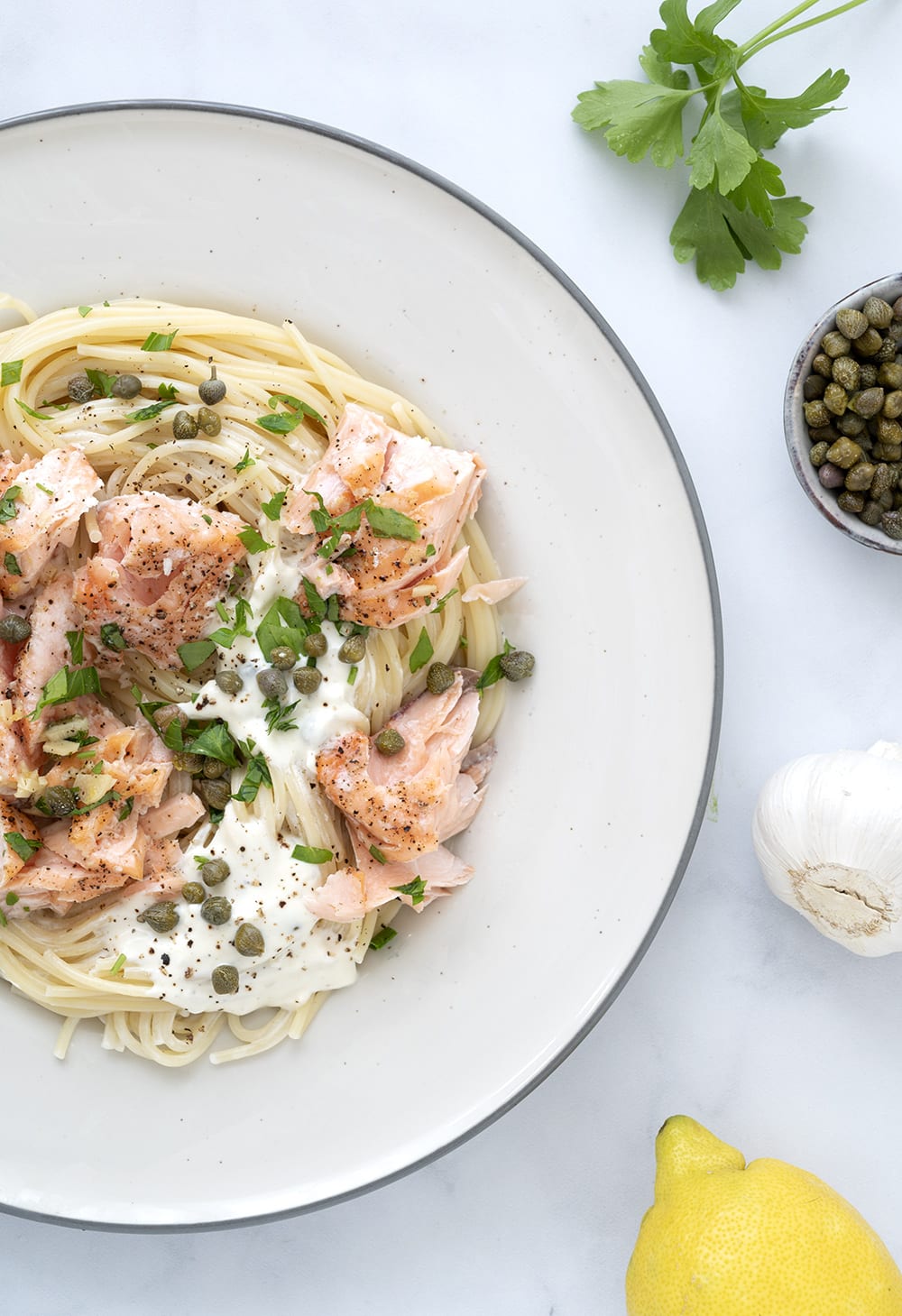 Laks med citronsauce og kapers - skøn hverdagsvenlig opskrift