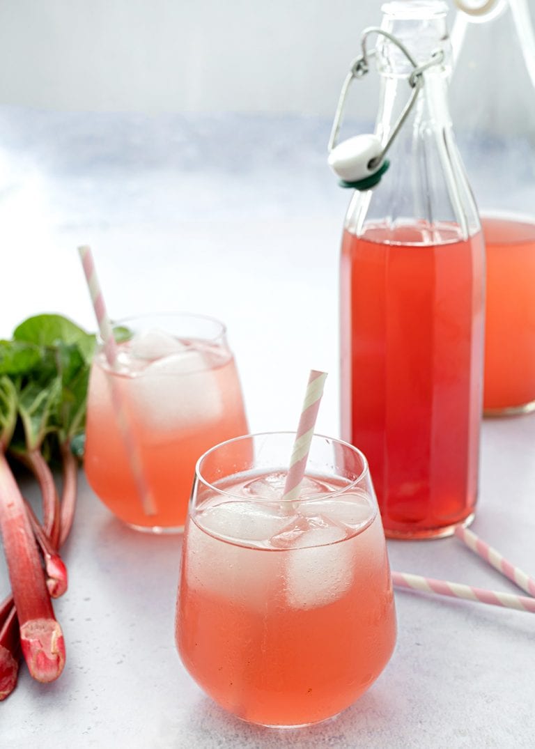 Rabarbersaft - opskrift på hjemmelavet saft med rabarber