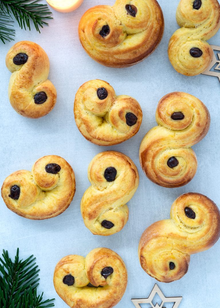 Lussekatter med groft mel - Opskrift på hjemmebagte lusekatte