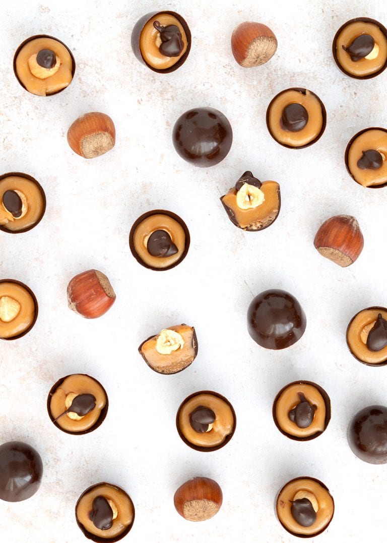 Hjemmelavet Toffifee - opskrift på lækker karamelkonfekt