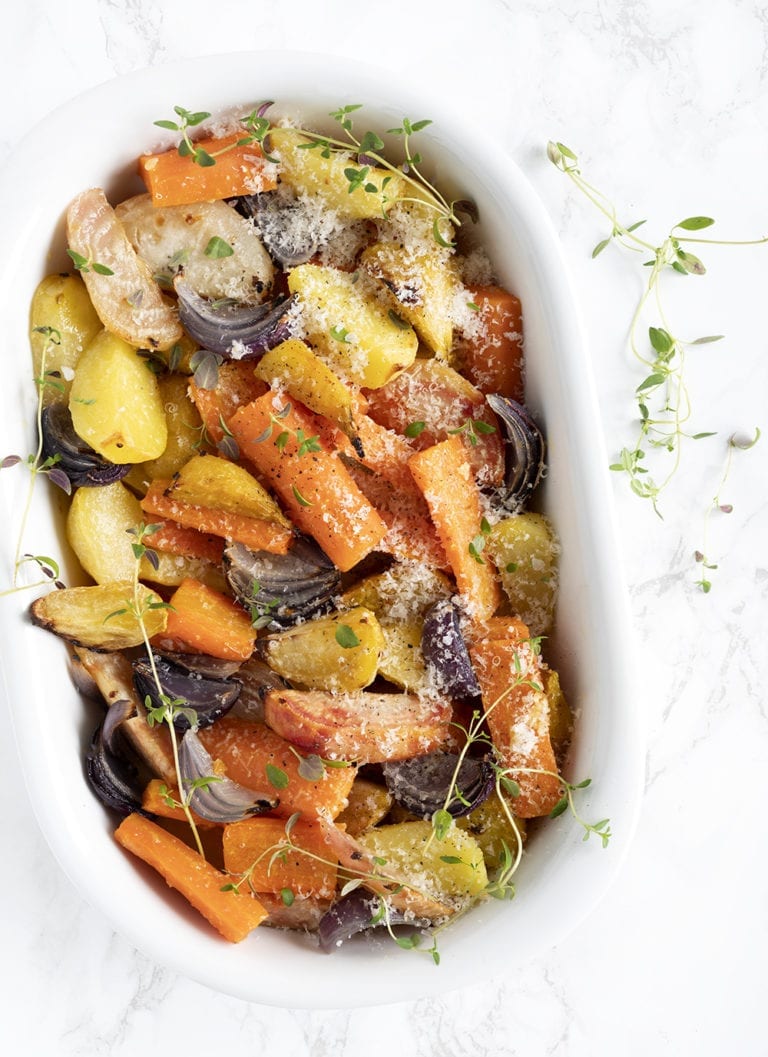 Bagte rodfrugter - opskrift på lækre rodfrugter bagt med timian