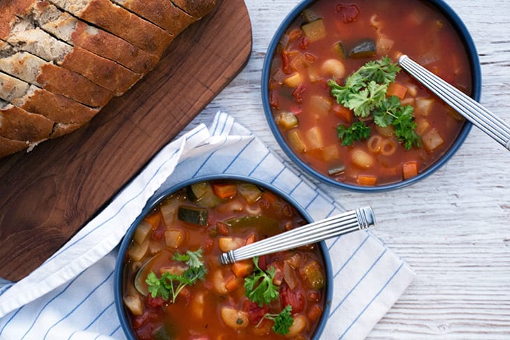 Minestronesuppe - opskrift på lækker suppe og en nem minestrone