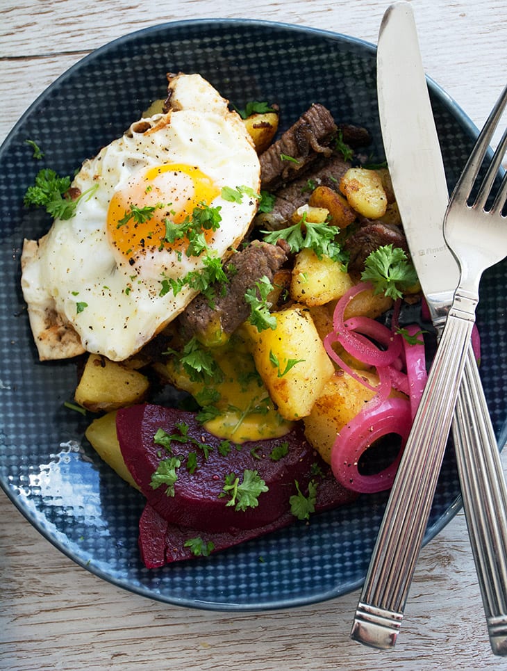 Biksemad med spejlæg - opskrift på den lækre biksemad i luksusudgave