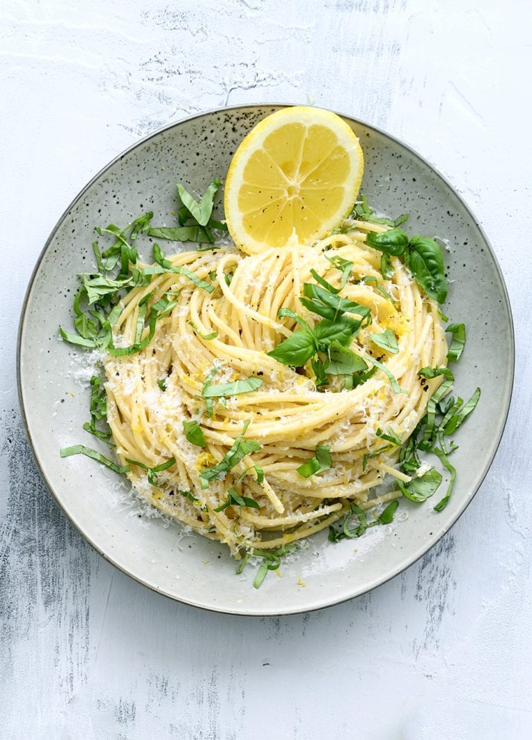 Citronpasta med basilikum - lækker og nem opskrift på citron pasta