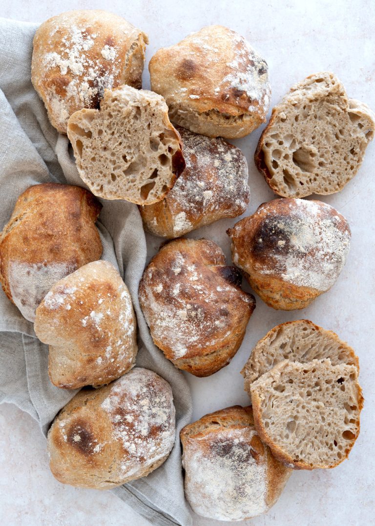 Surdejsboller uden gær - super god opskrift på boller med surdej