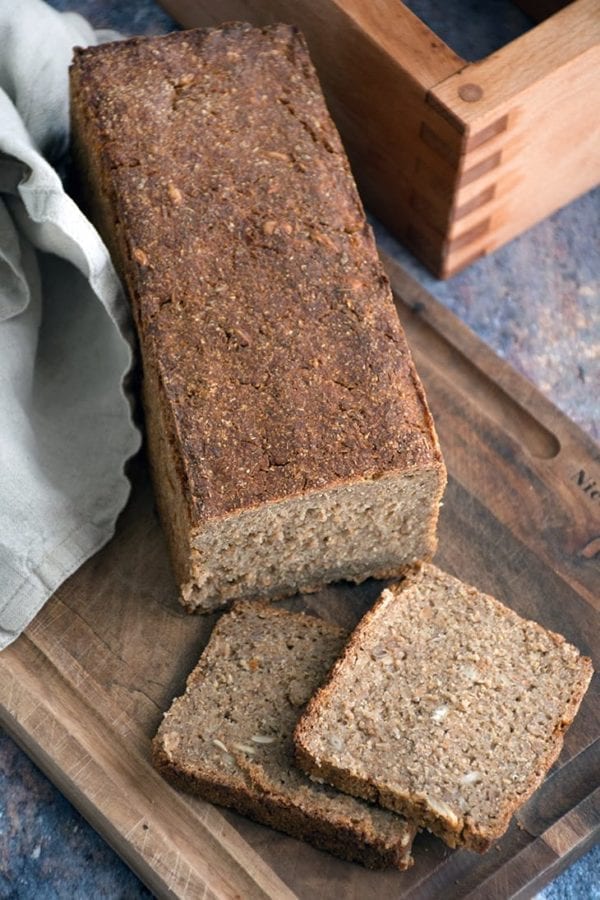 Rugbrød - opskrift på lækkert og nemt hjemmebagt rugbrød