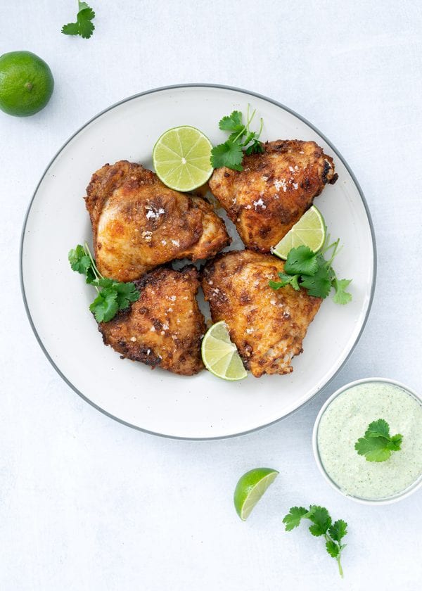 Krydret kylling med grøn chilidip - lækker smovset opskrift