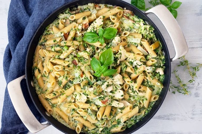 One Pot Pasta med kylling og spinat - få en nem og lækker opskrift