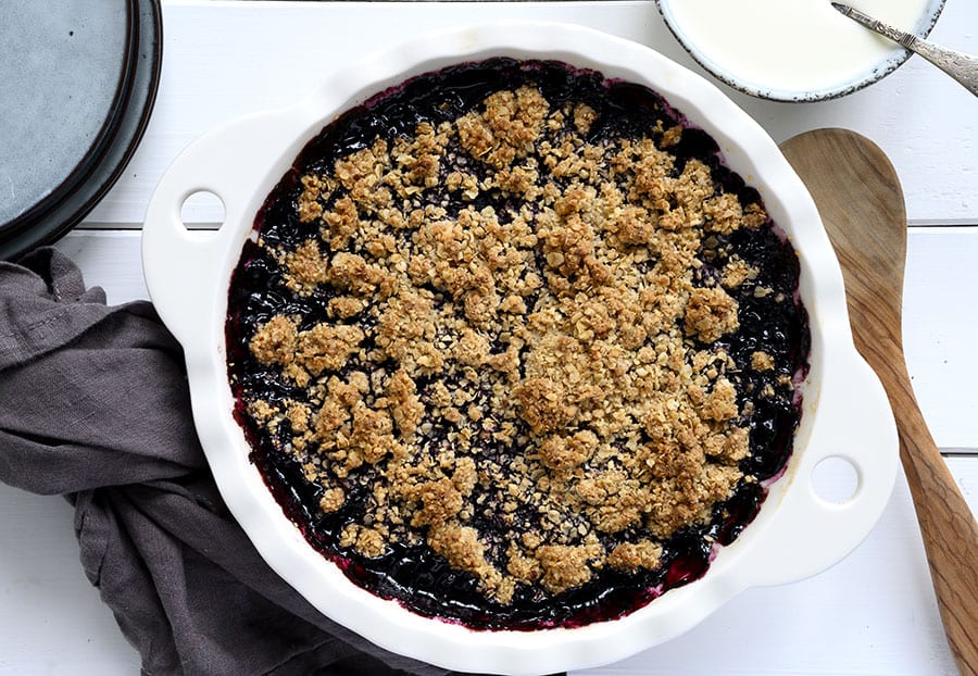 Blåbærcrumble - lækker og nem opskrift på en skøn crumble med blåbær