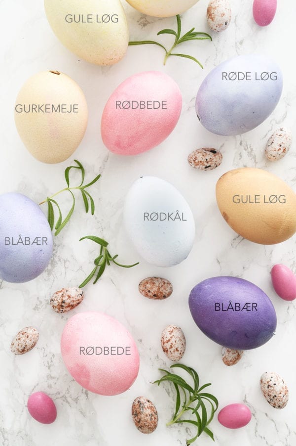 Farve påskeæg med naturlige farver fra grøntsagsskuffen