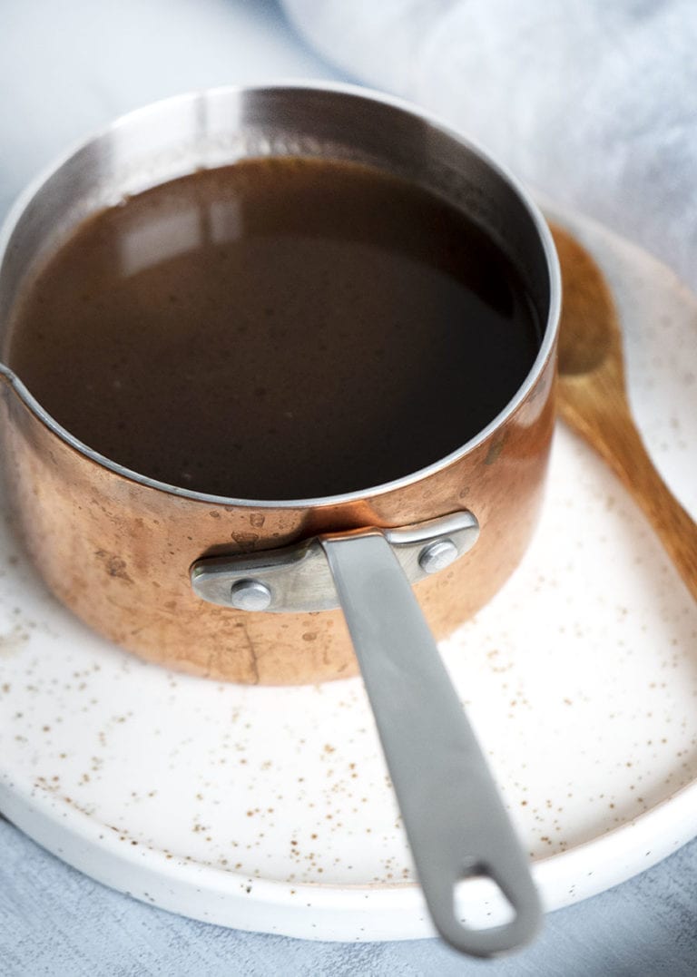 Pandesovs - opskrift på klassisk brun sovs fra panden