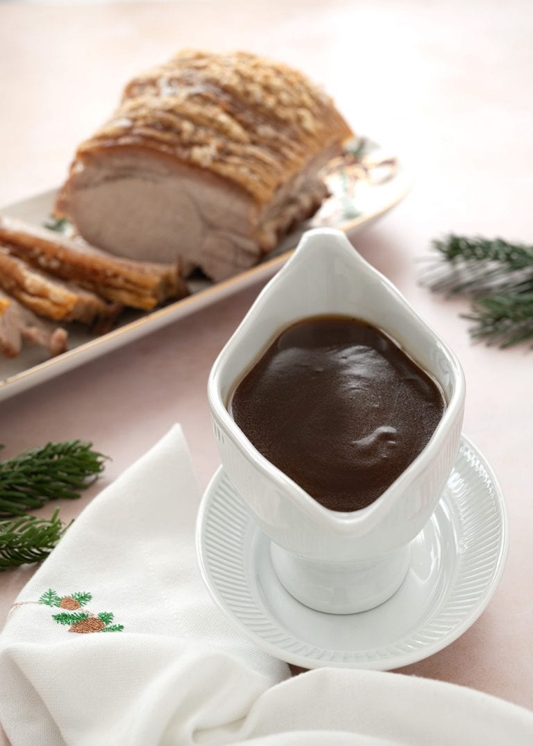 Brun sauce til flæskesteg - velsmagende opskrift på sovs