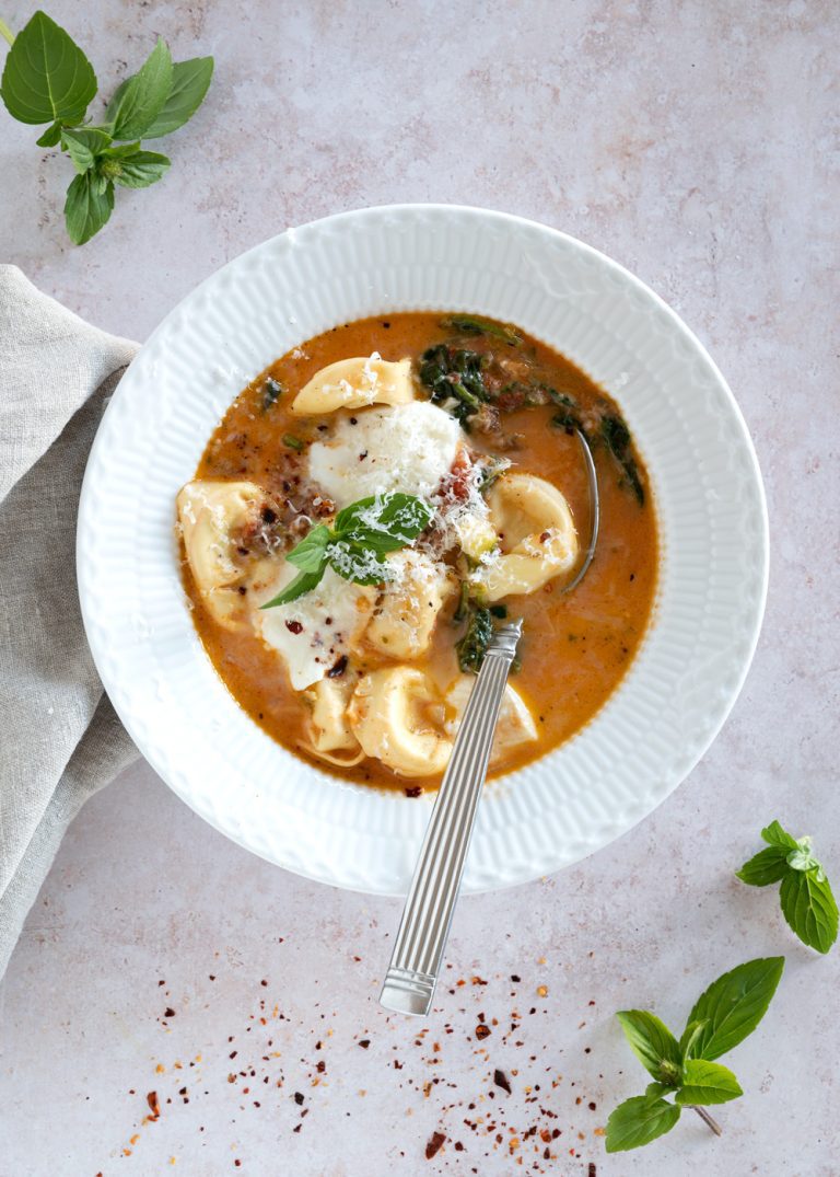 One pot tortellini suppe med grøntsager og skøn smag