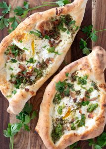 Peinirli med æg og bacon - perfekt til brunch og søndagsfrokost