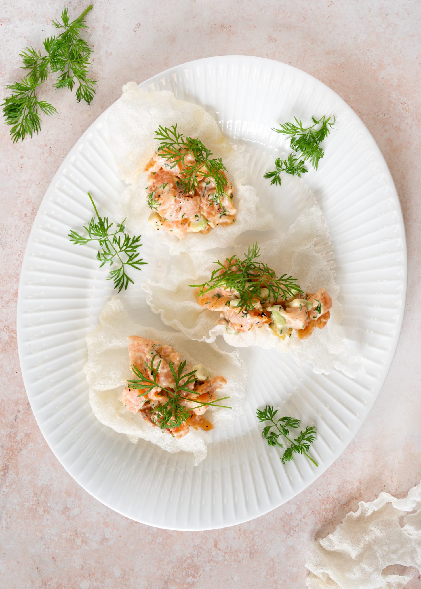 Puffet rispapir med laks som forret eller appetizer