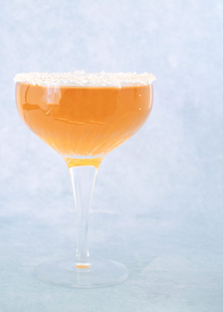 Sidecar cocktail med cognac og appelsinlikør