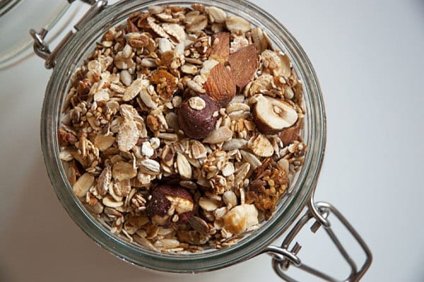 Granola – Opskrift på lækker müsli ristet i ovnen med honning